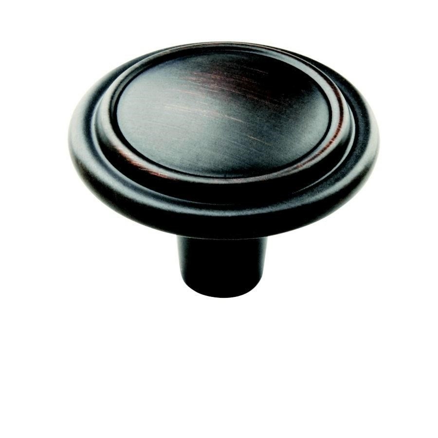 Bouton d'armoire Allison de 1-1/4 po en relief, bronze huilé Bouton d'armoire Allison de 1-1/4 po en relief, bronze huilé