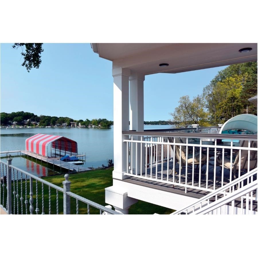 Colonne carrée en aluminium lisse de 8 po x 8 pi, blanc