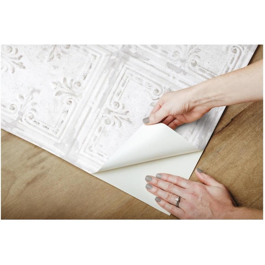 Papier peint peler et coller de 20,5 po x 16,5 pi, carreaux, blanc