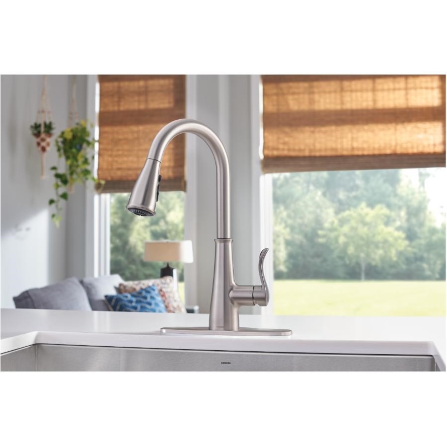 Robinet de cuisine en acier inoxydable résistant aux taches Hadley à ... Robinet de cuisine en acier inoxydable résistant aux taches Hadley à ...