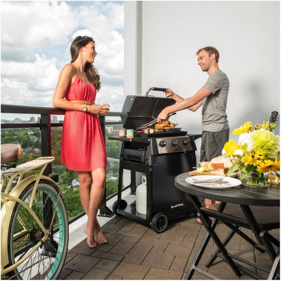 Barbecue au propane Porta Chef 320 de 18 000 BTU à 3 brûleurs,